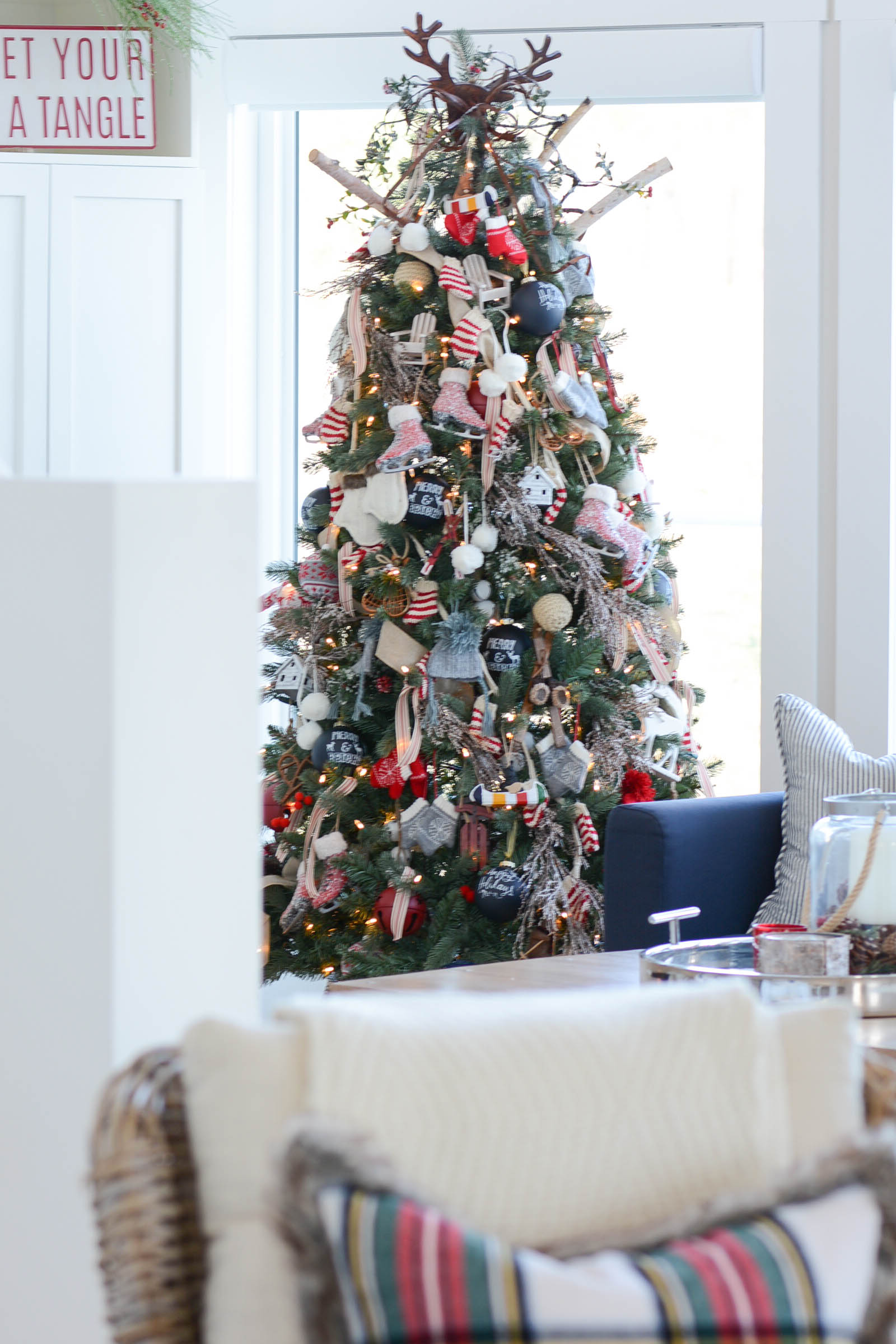 Cabin Themed Tree (Lakehouse Christmas) - A Pop of Pretty