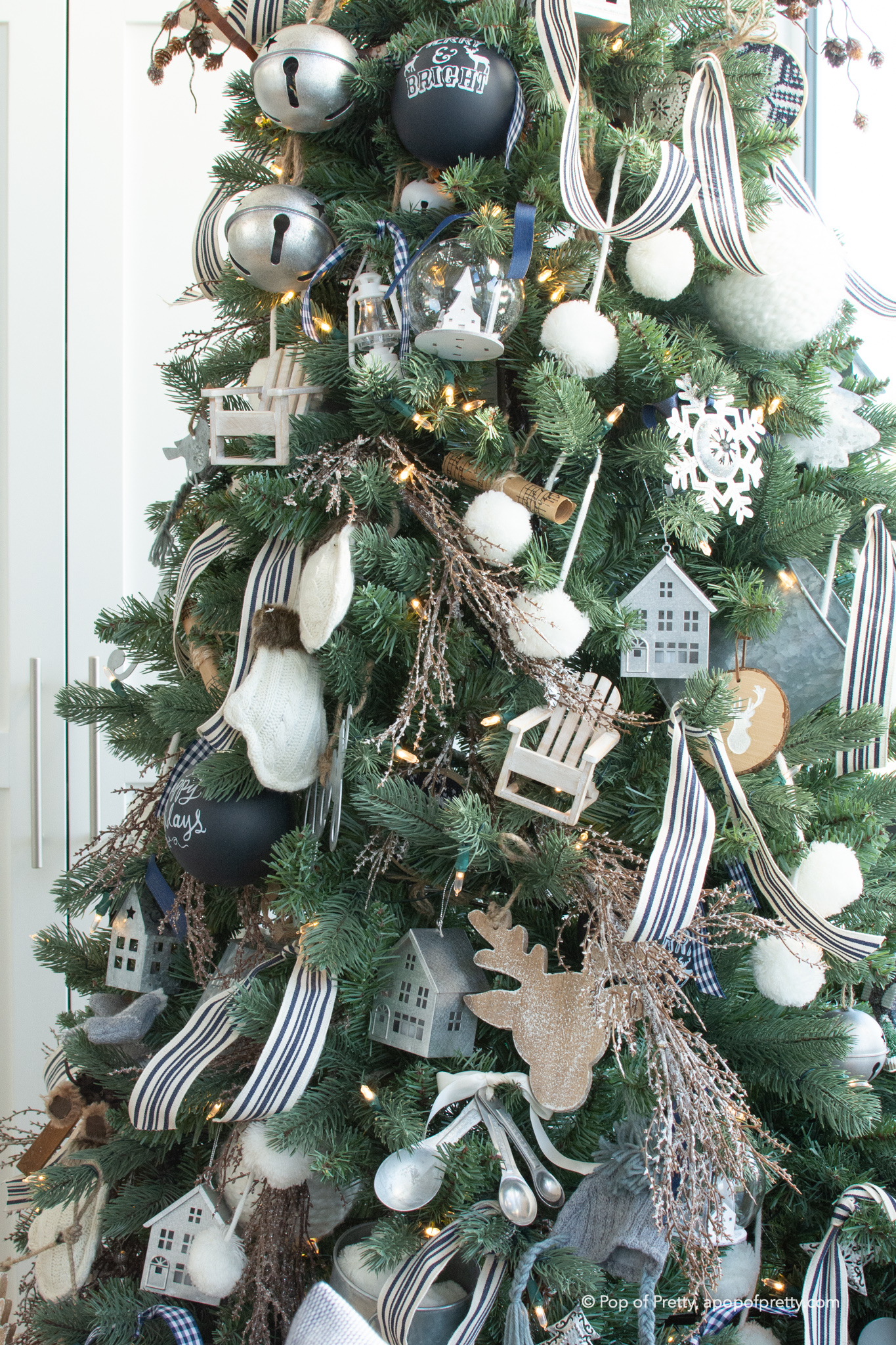 Rustic Christmas Tree (How to Get That Farmhouse Look) - A Pop of Pretty